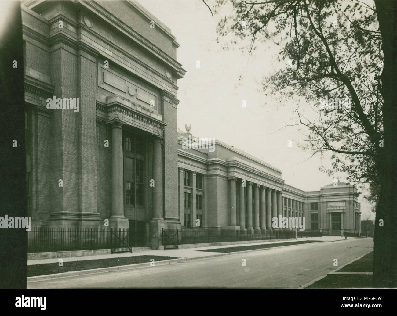 Robert Lindblom Technical High School, Chicago, early 20th century (NBY ...