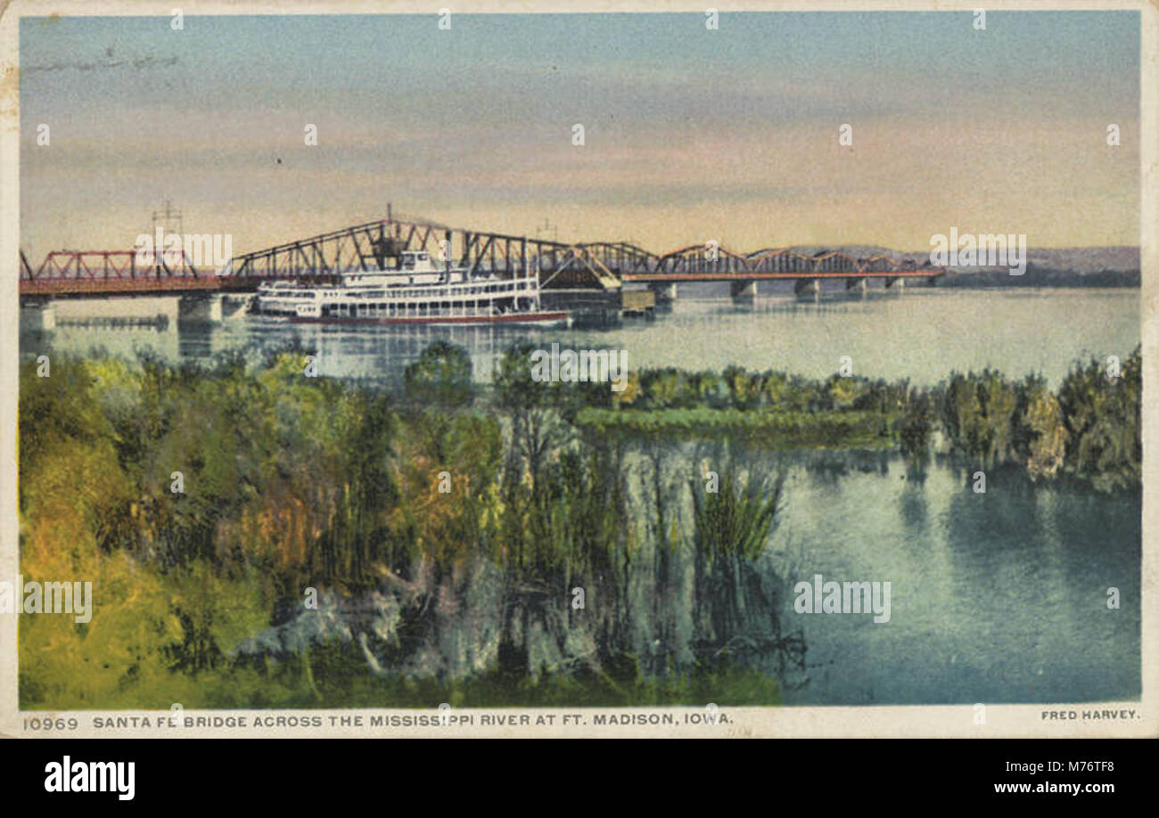 The Santa Fe Bridge spans the Mississippi River, showcasing its ...