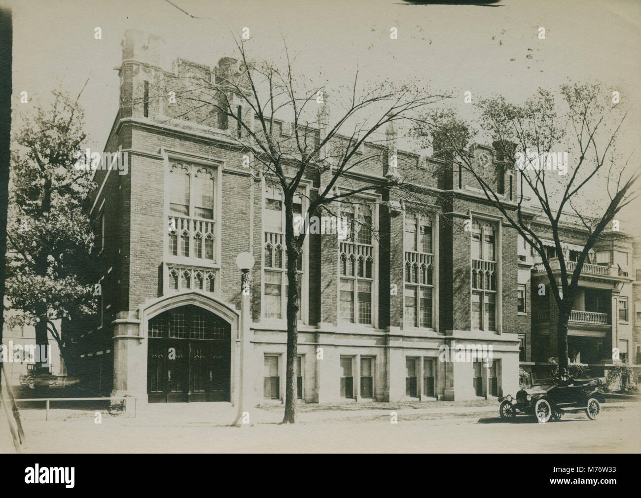 20th century school building hi-res stock photography and images - Alamy