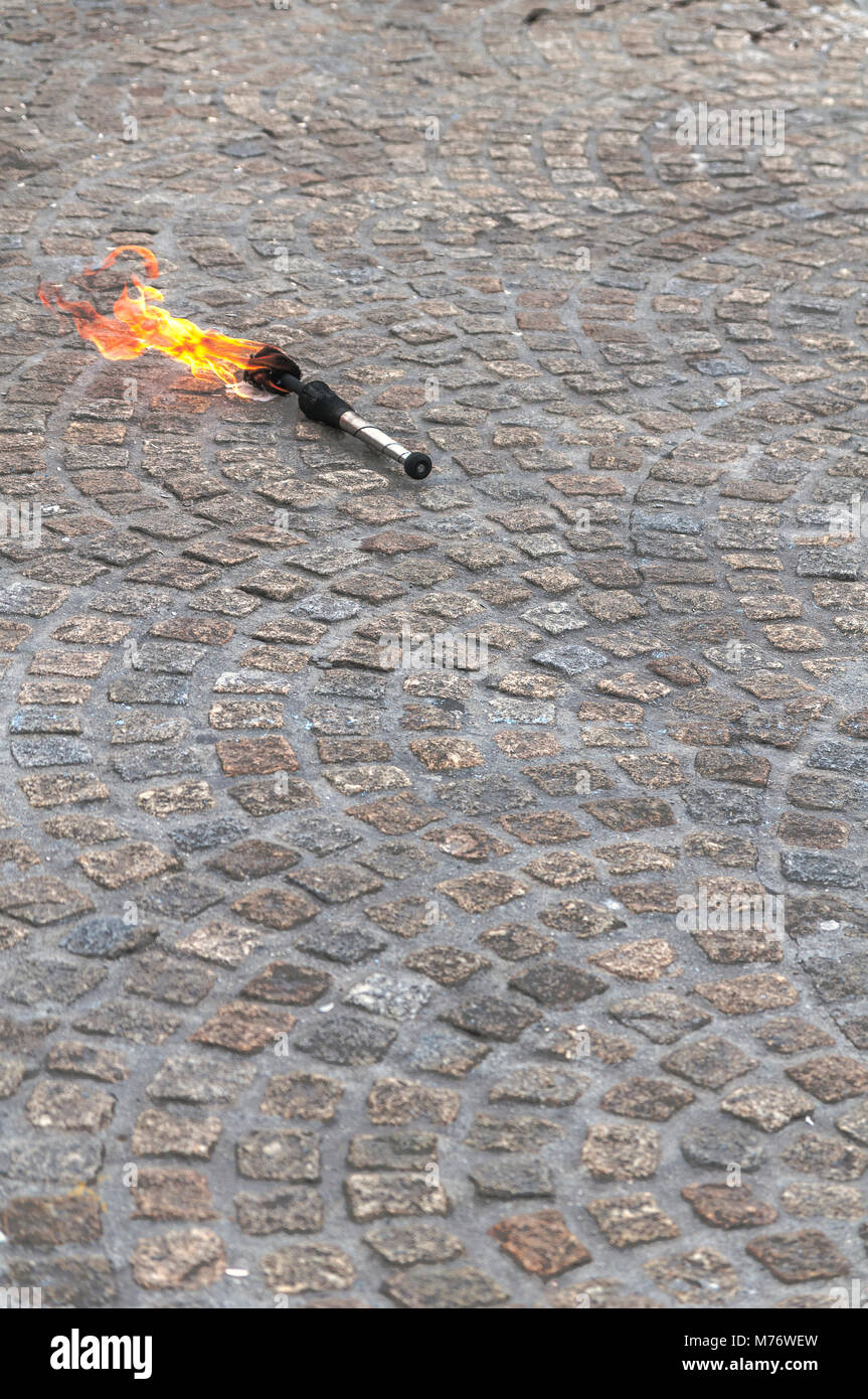 Burning torch hi-res stock photography and images - Alamy