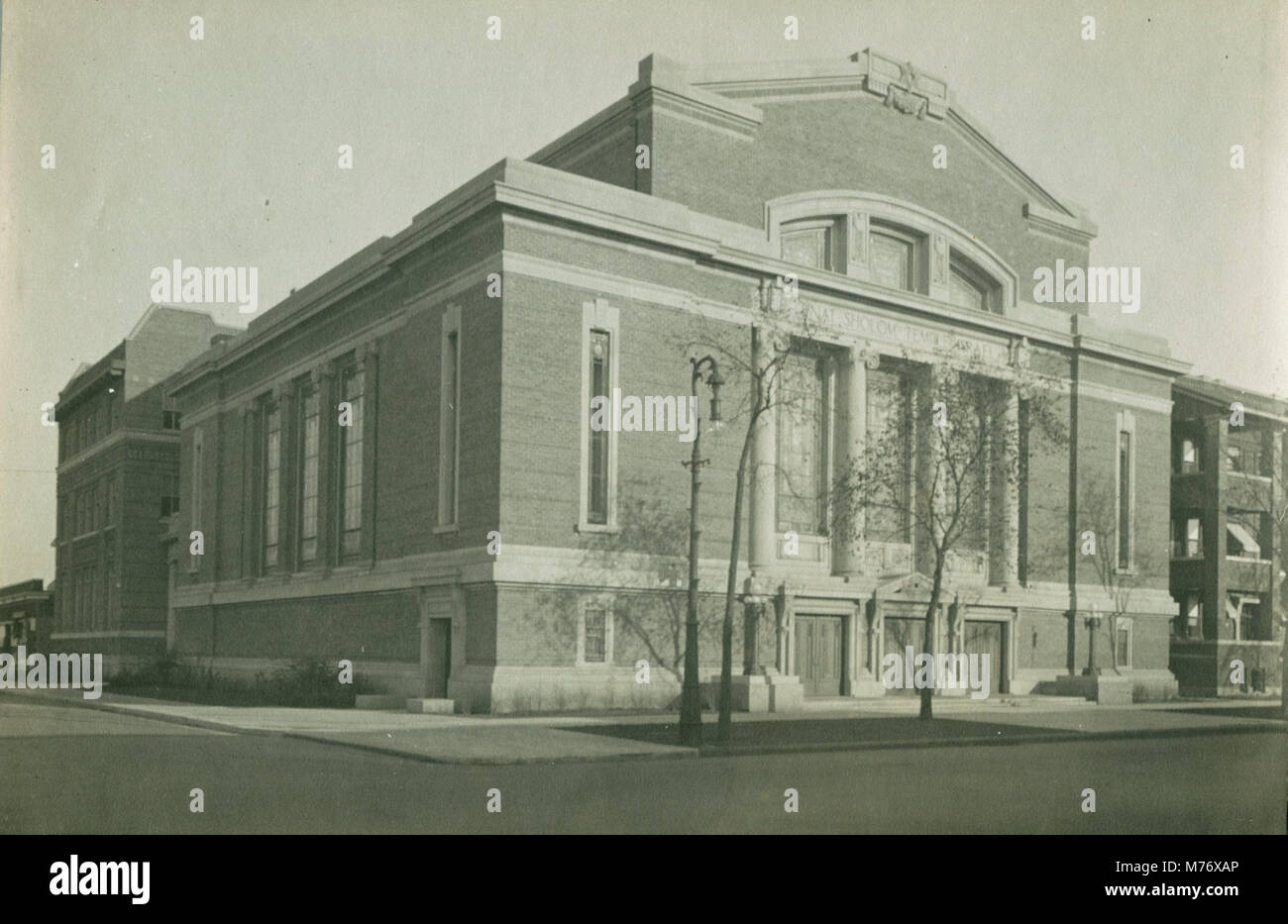 The image captures the B'nai Sholom Temple Israel Synagogue in Chicago ...