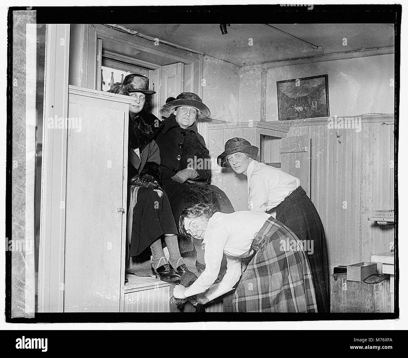 Shoe shining suffrage (...), 1-12-21 LOC npcc.03352 Stock Photo - Alamy