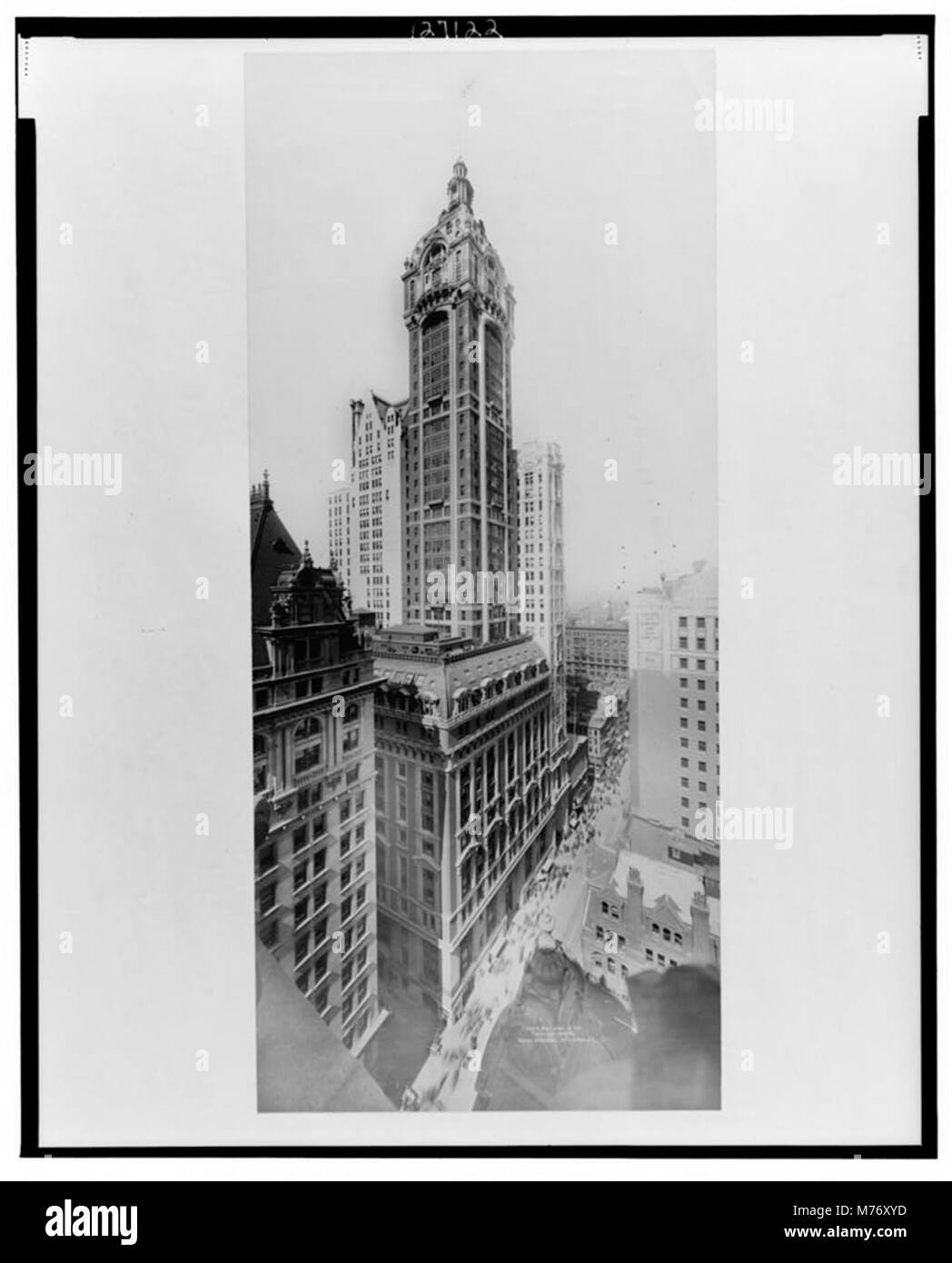 Singer building Black and White Stock Photos & Images - Alamy