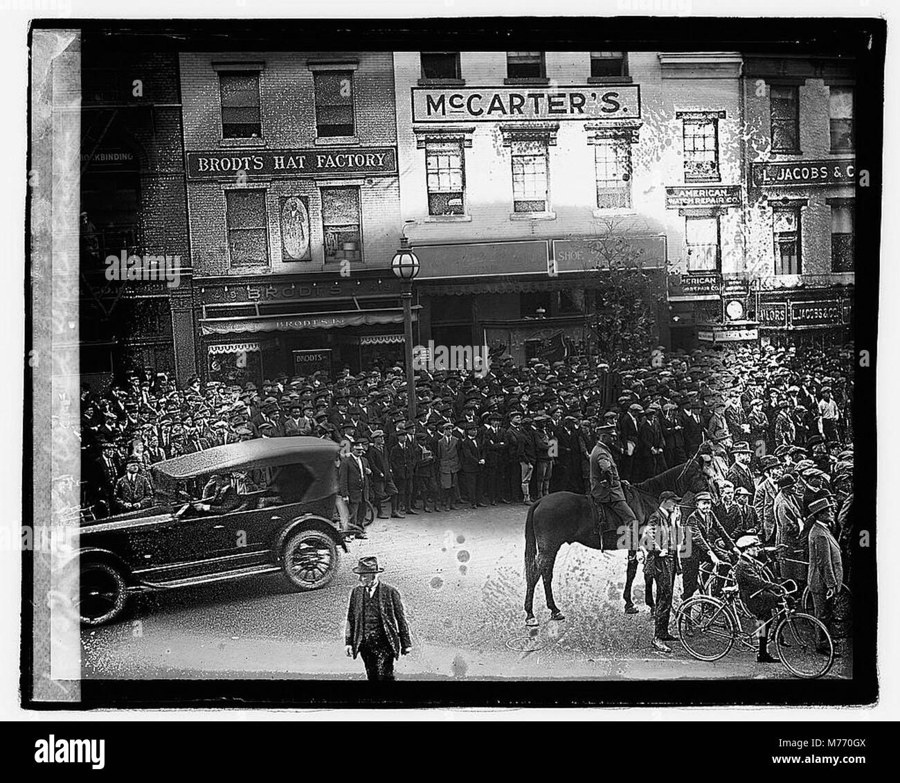 A large crowd gathered to witness the Star World Series, capturing the ...