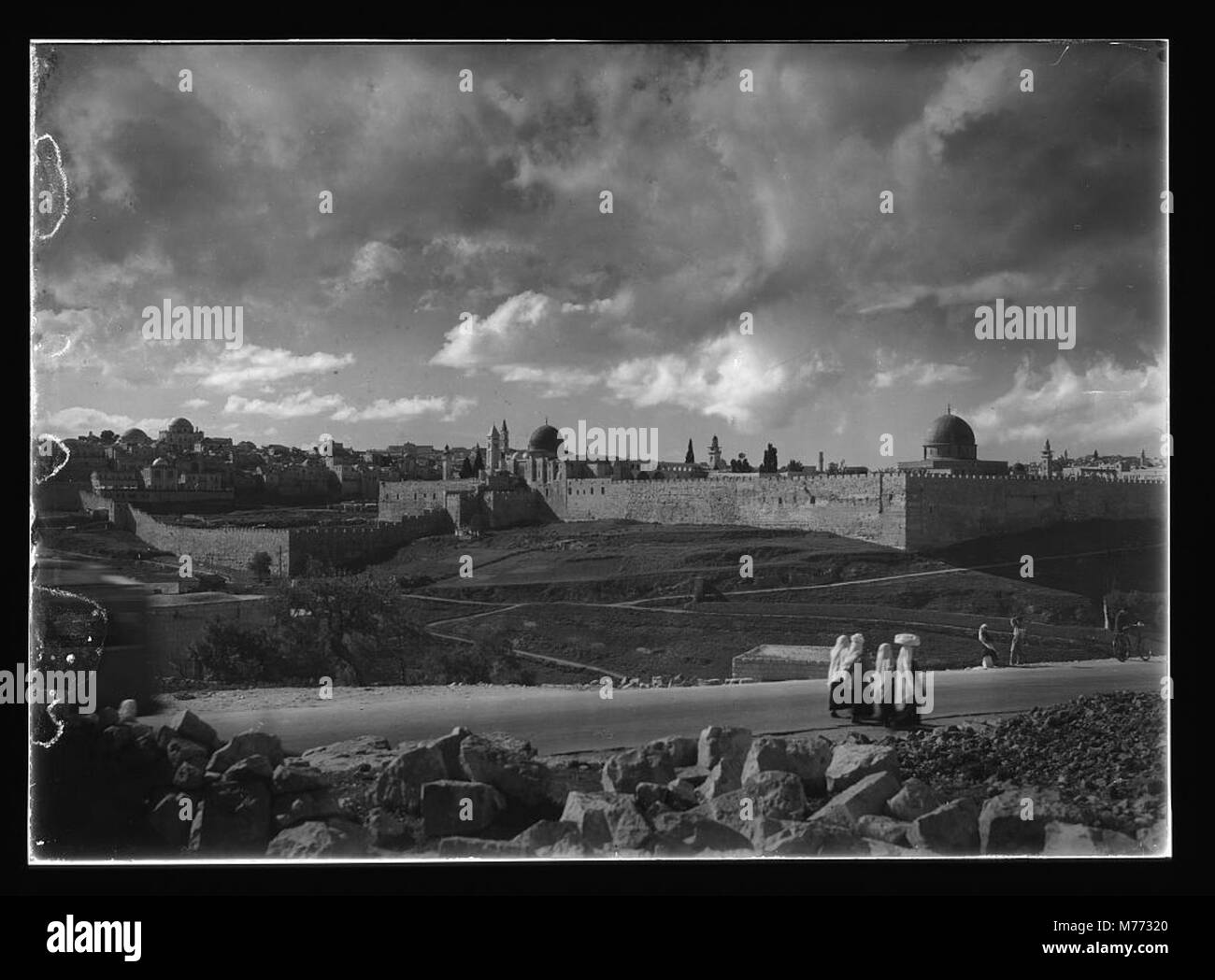 From outside the city Black and White Stock Photos & Images - Alamy