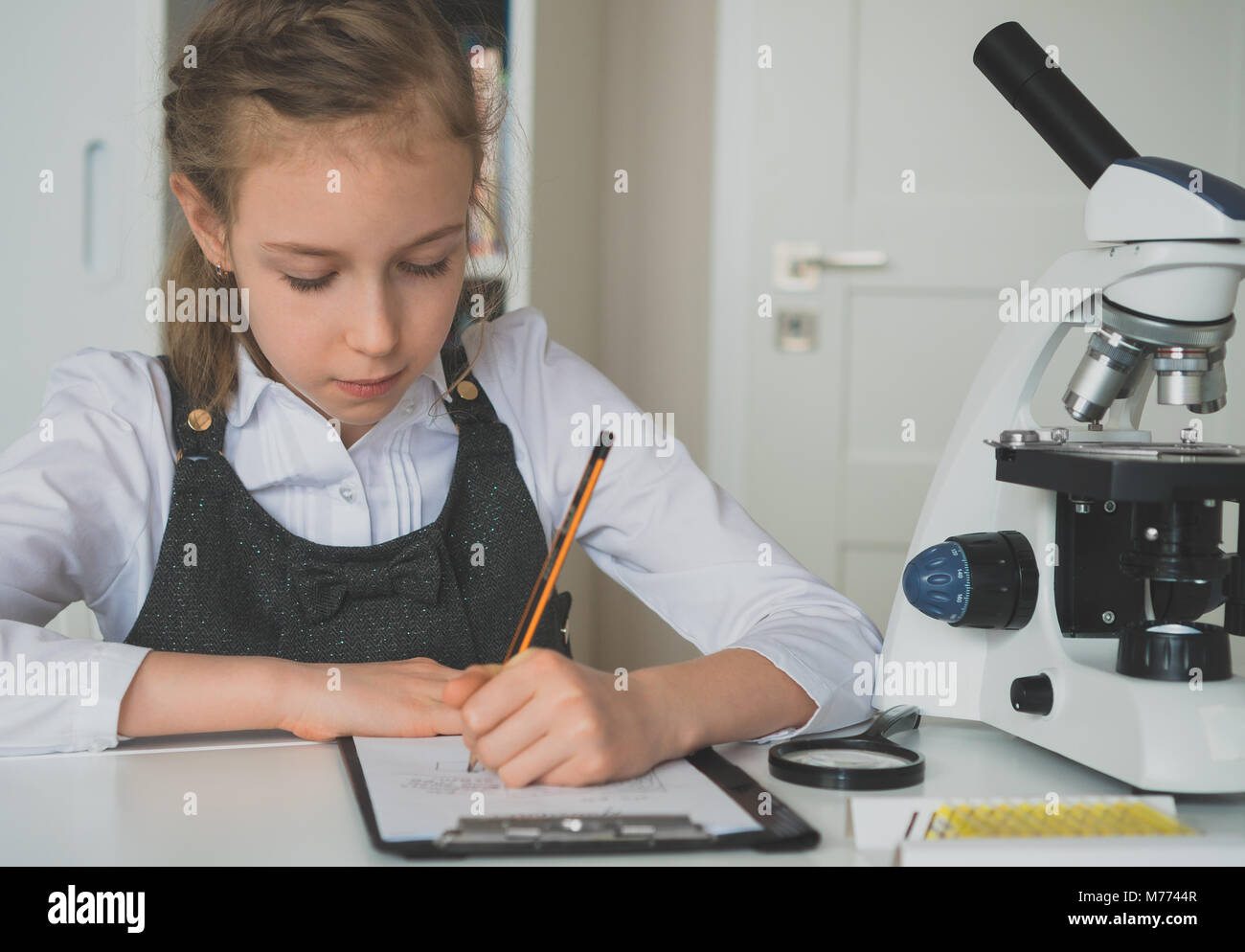 School microscope on desk hi-res stock photography and images - Alamy