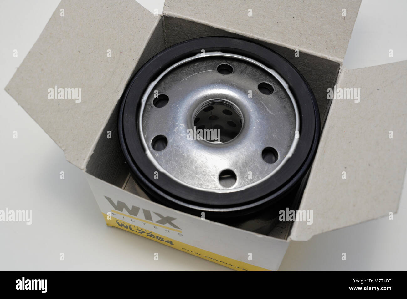 Engine Oil Box Stock Photos & Engine Oil Box Stock Images - Alamy
