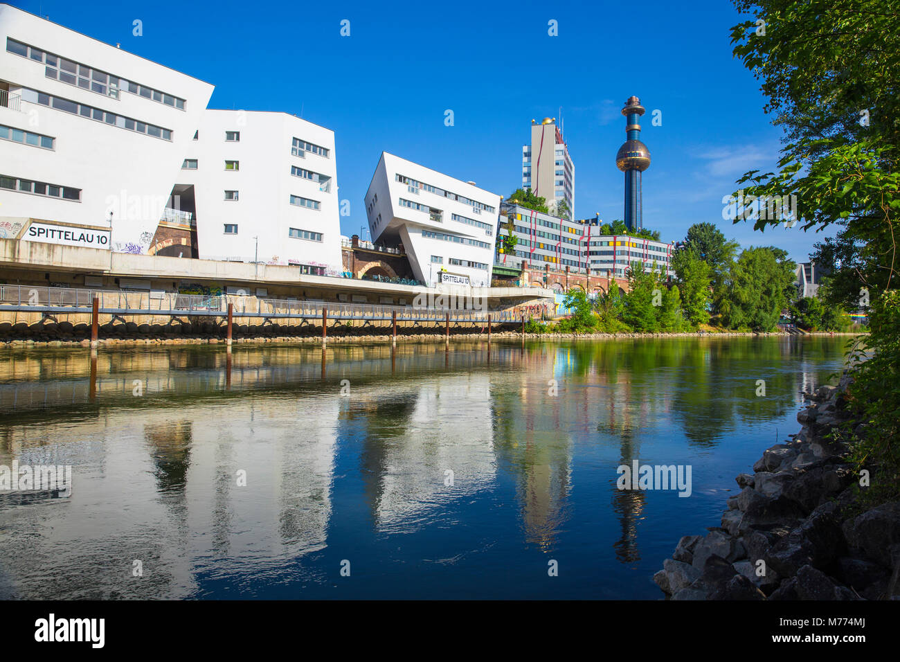 Fernwarme power plant and SEG apartments, Spittelau, Vienna, Austria ...