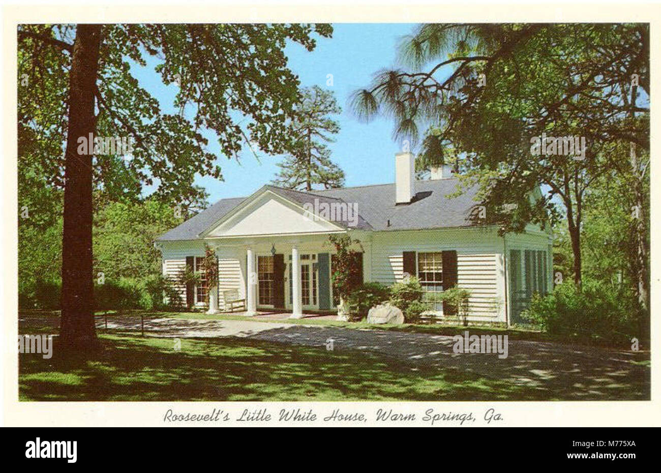 Little white house warm springs hi-res stock photography and images - Alamy