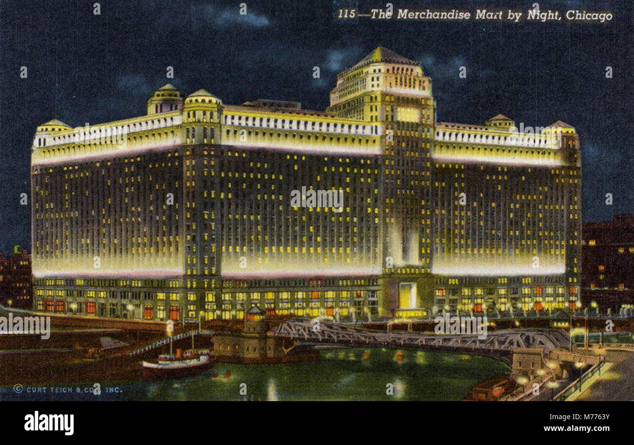 Chicago merchandise mart at night hi-res stock photography and images ...