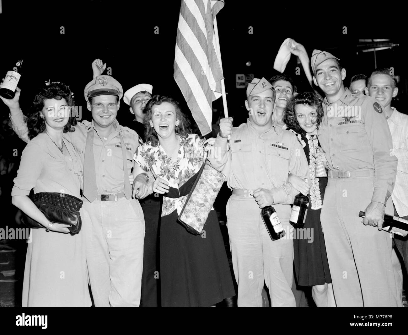 Vj day hi-res stock photography and images - Alamy