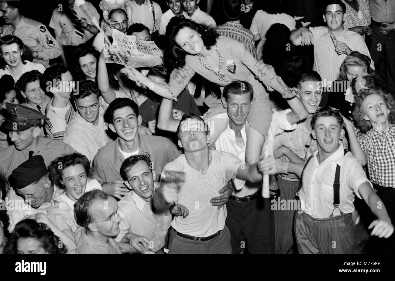 Vj day celebration hi-res stock photography and images - Alamy