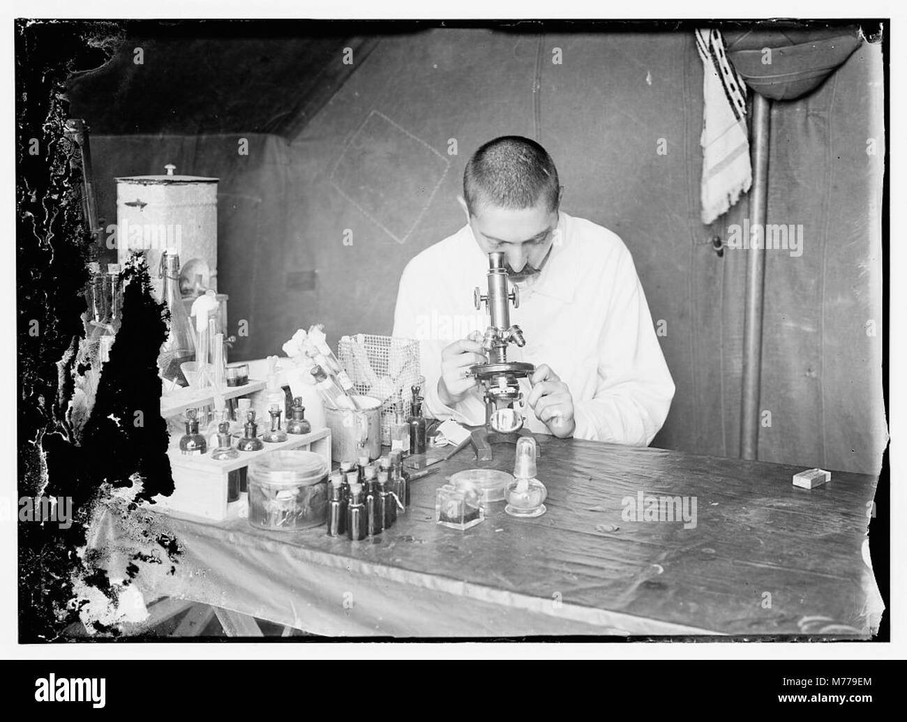 Turkish red crescent hi-res stock photography and images - Alamy