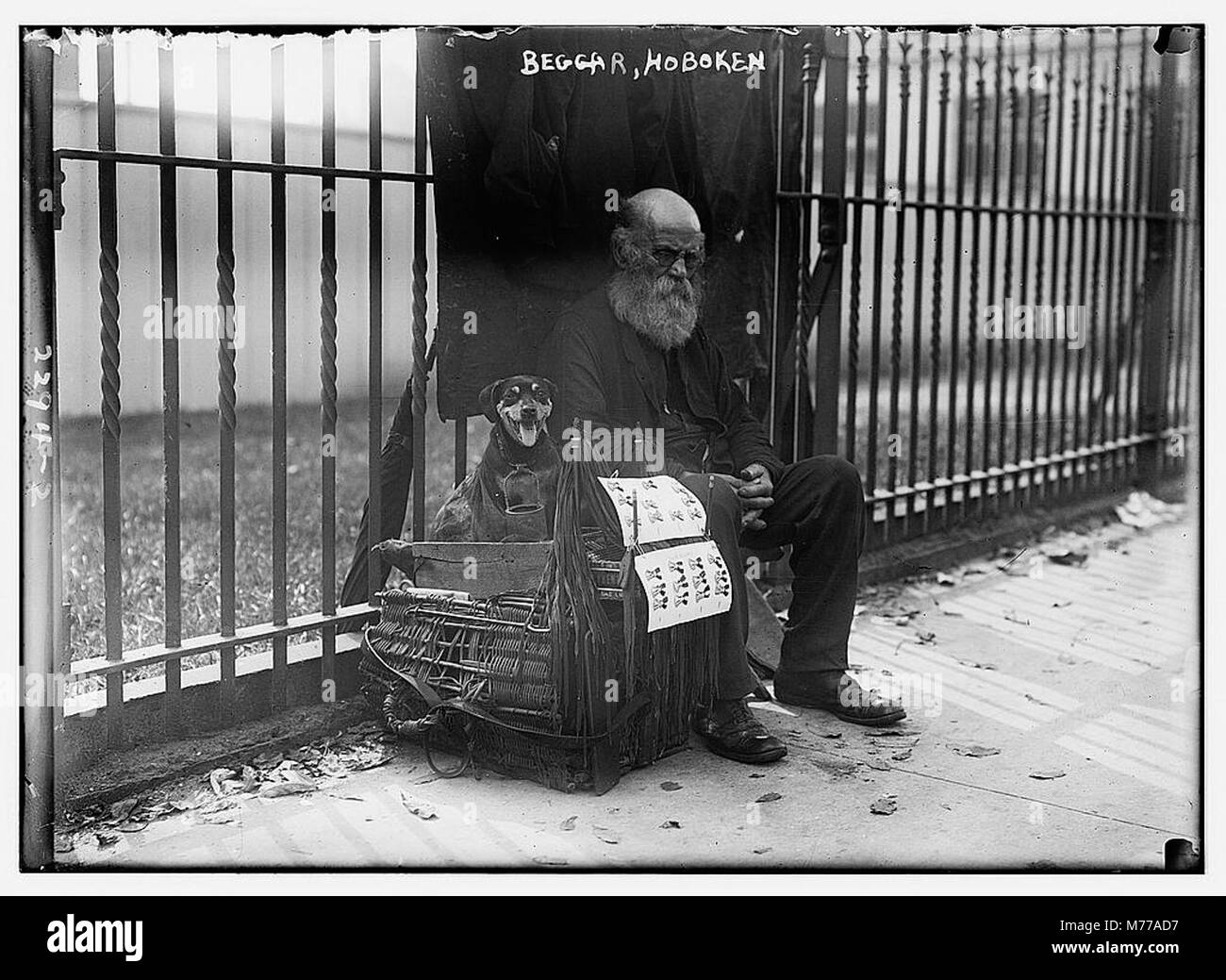 Early 1900s poverty Black and White Stock Photos & Images - Alamy