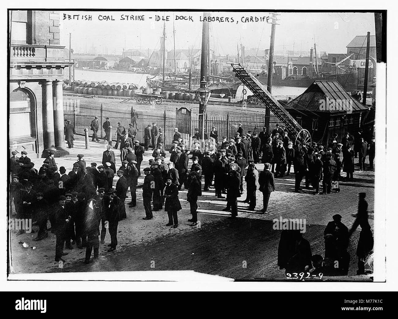 Dock workers 1900s hi-res stock photography and images - Alamy