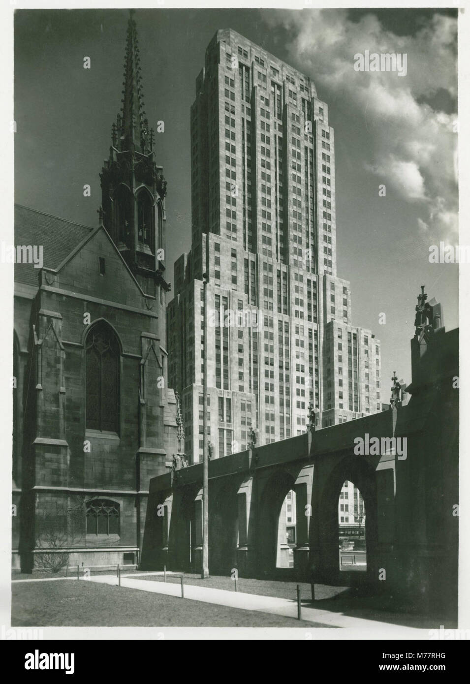 Downtown in 1940s hi-res stock photography and images - Alamy