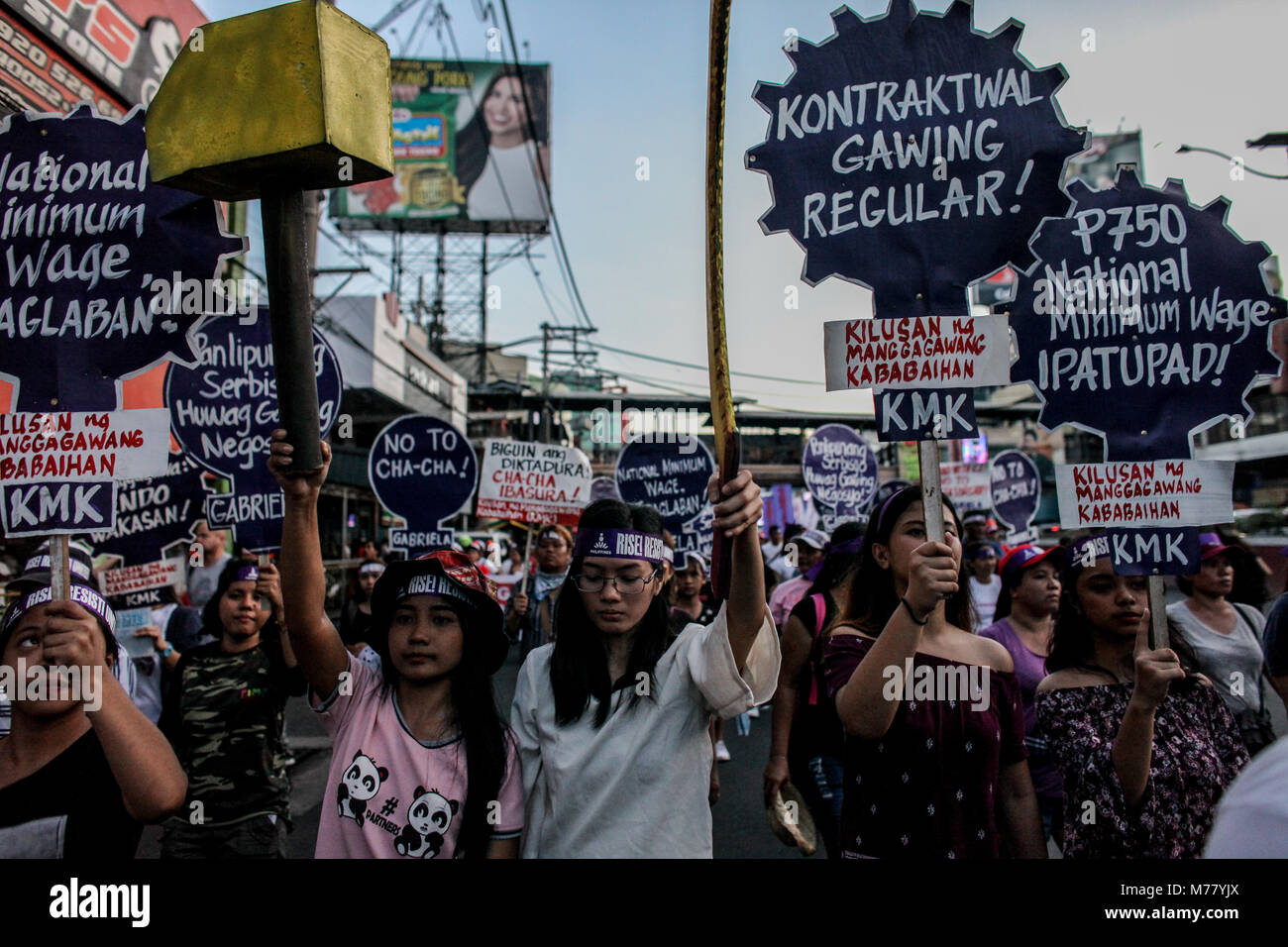 Manila, Philippines. 8th Mar, 2018. Activists march toward Mendiola in ...