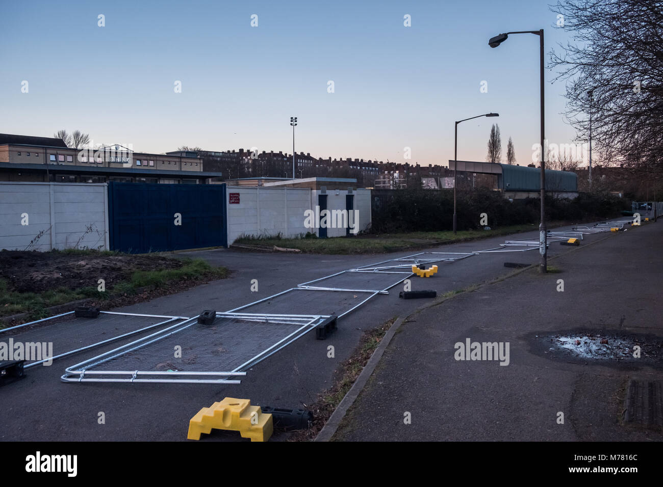 Perimeter fence football hi-res stock photography and images - Alamy