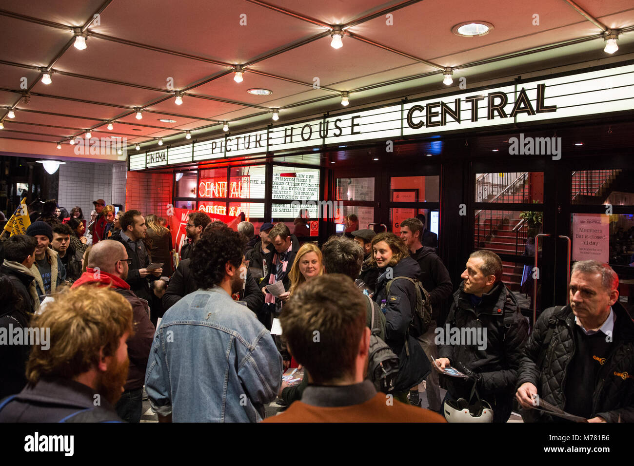 Cinema workers hi-res stock photography and images - Alamy