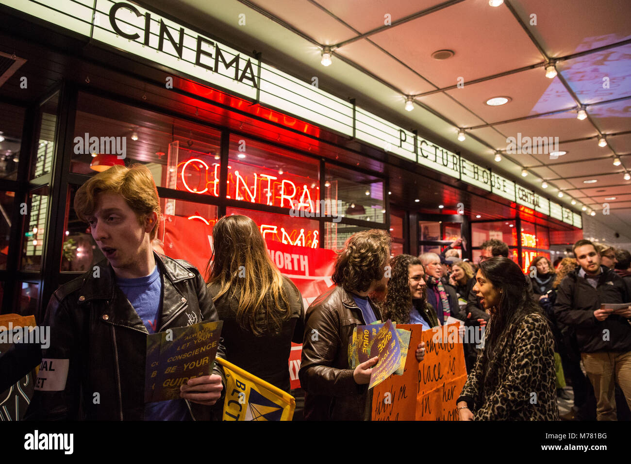 Cinema workers hi-res stock photography and images - Alamy