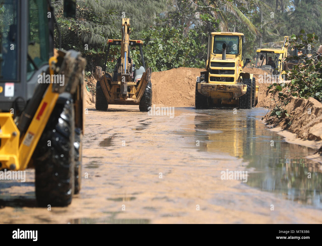 LoÃƒÂ-za, Puerto Rico. , . Carretera PR 187. Personal del Departamento ...