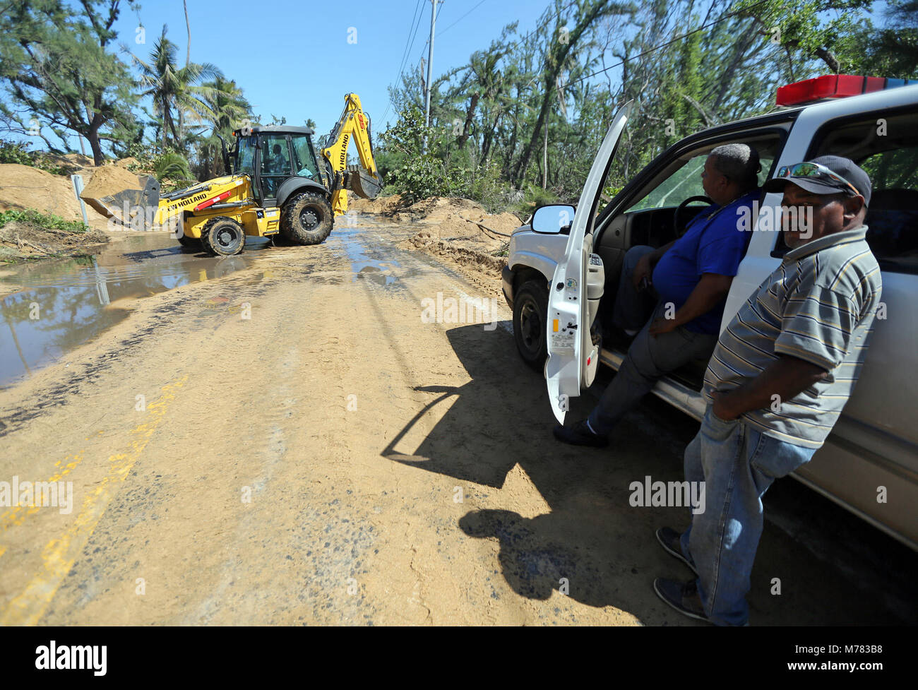 LoÃƒÂ-za, Puerto Rico. , . Carretera PR 187. Personal del Departamento ...