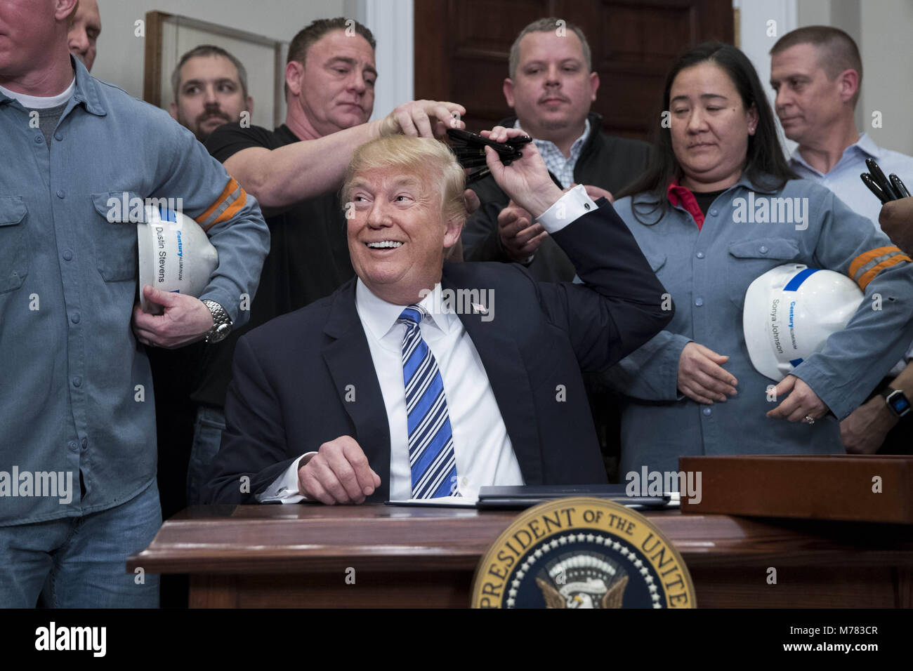 Presidential pens hi-res stock photography and images - Alamy