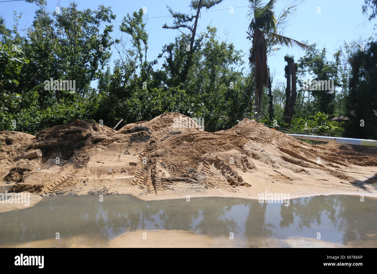 LoÃƒÂ-za, Puerto Rico. , . Carretera PR 187. Personal del Departamento ...