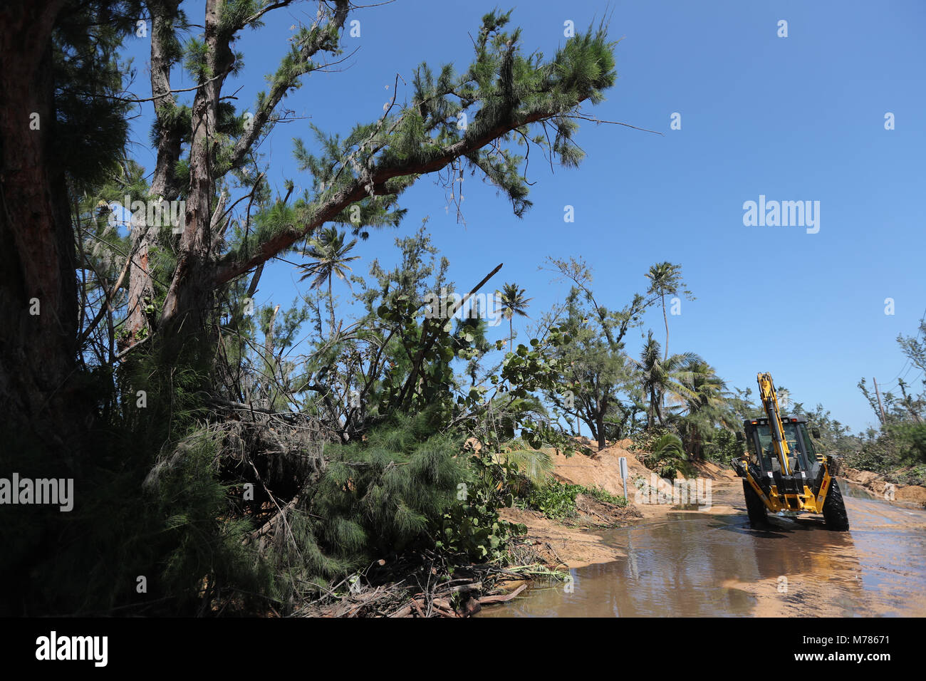 LoÃƒÂ-za, Puerto Rico. , . Carretera PR 187. Personal del Departamento ...