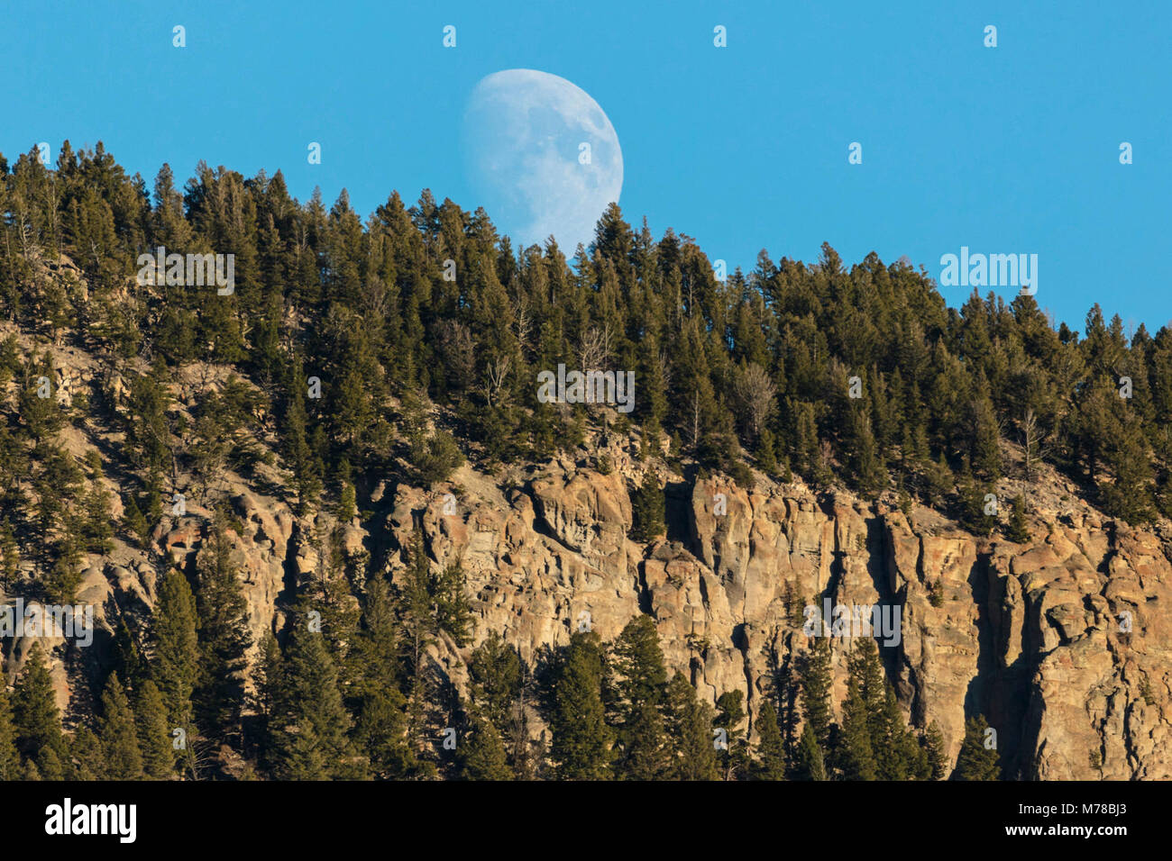 Moonrise over Mt Everts Stock Photo - Alamy