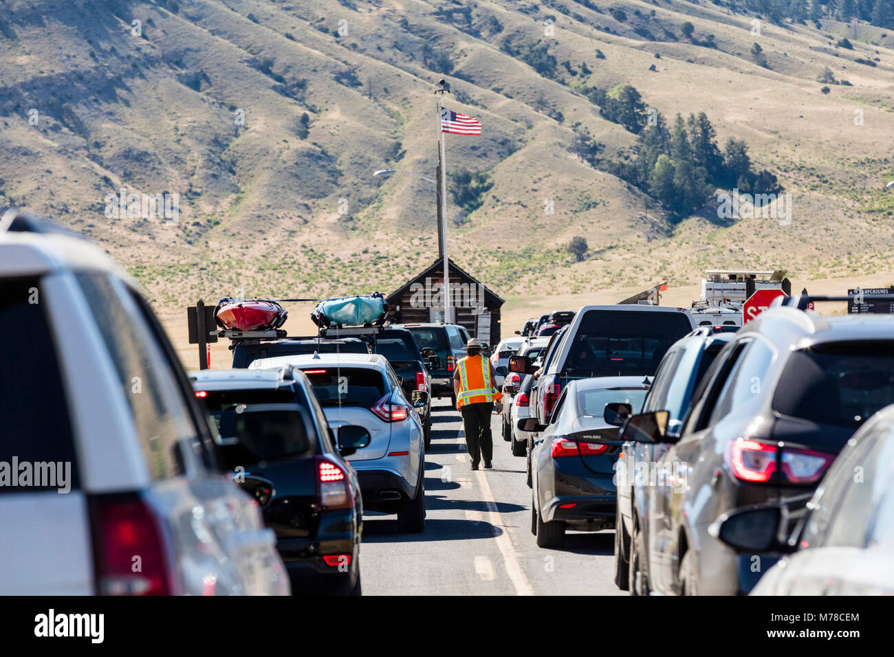 Ranger directing traffic at North Entrance (2 Stock Photo - Alamy