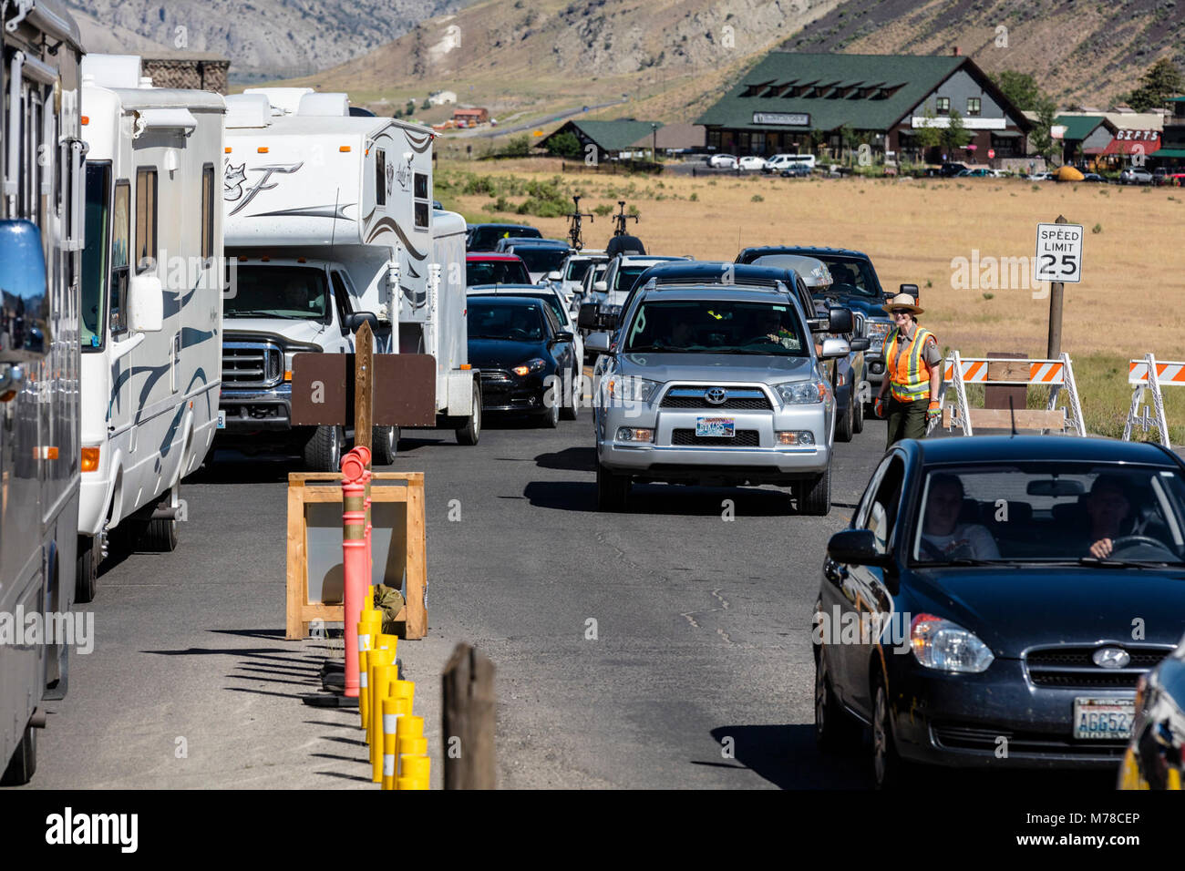 Ranger directing traffic at North Entrance (3 Stock Photo - Alamy