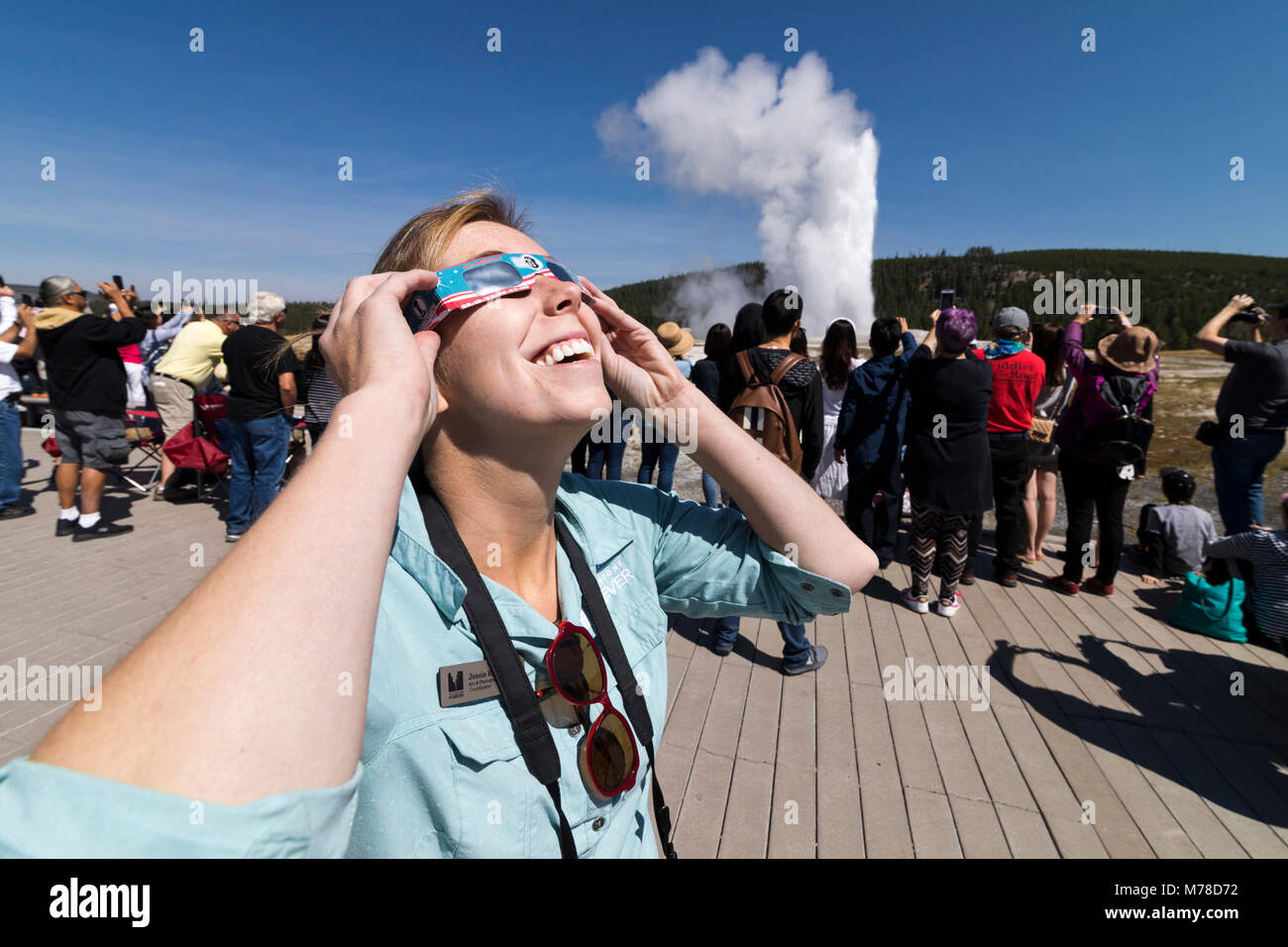 Scenes from the 2017 eclipse at Old Faithfuul. Yellowstone Forever ...
