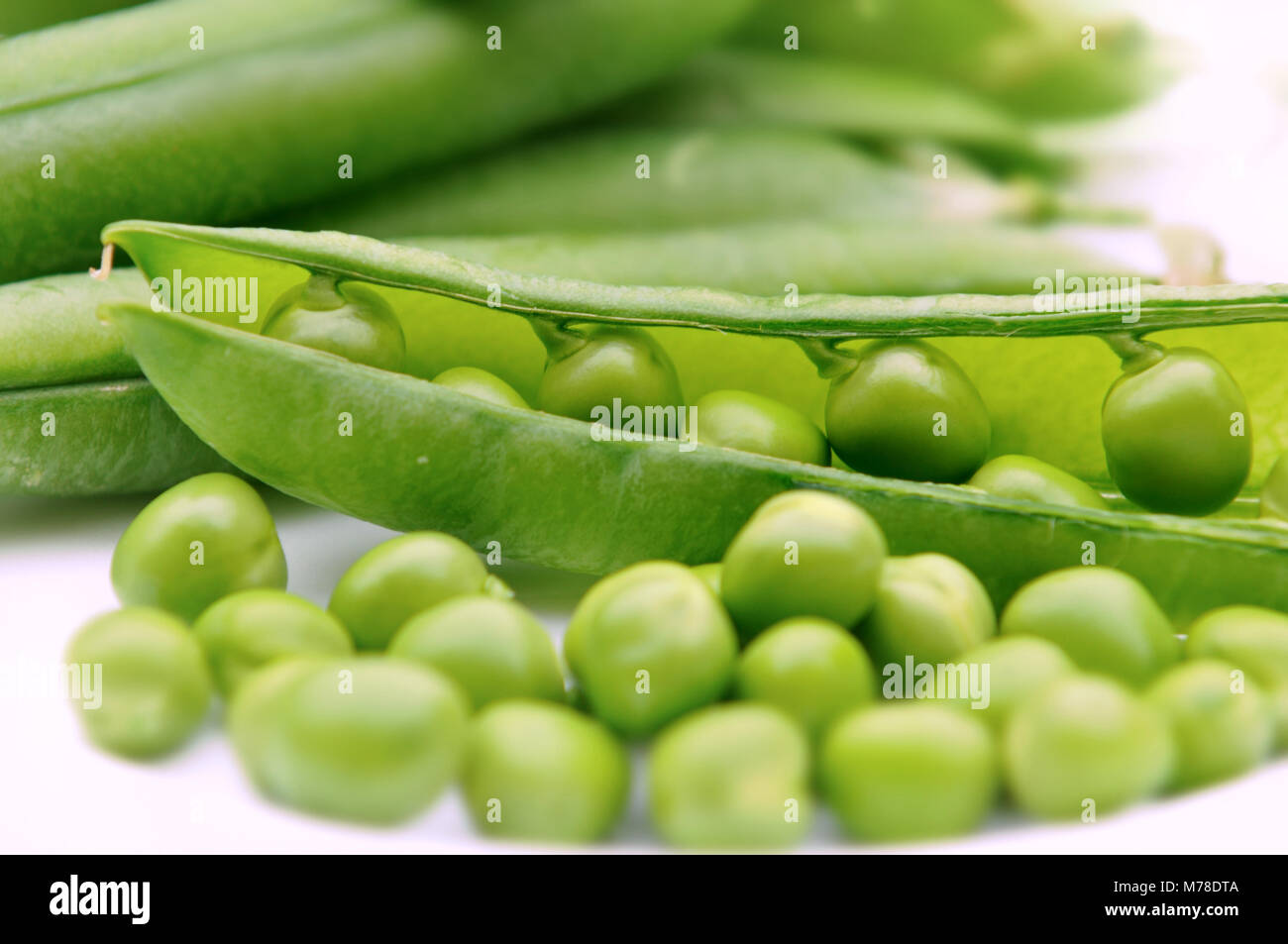 Peas in pod hi-res stock photography and images - Alamy