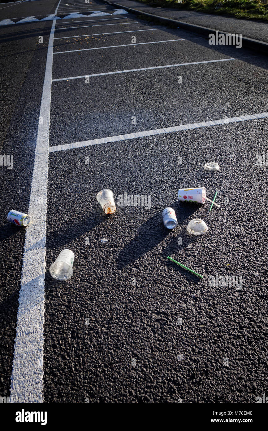 Litter left in the car park Stock Photo - Alamy
