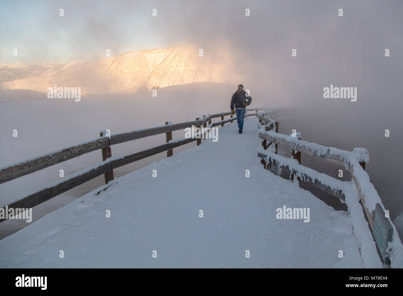 Visitor near Mound Spring (3 Stock Photo - Alamy