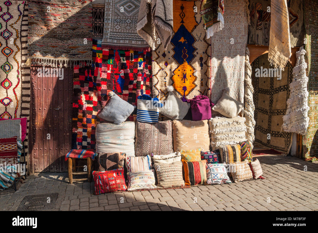 Marrakech medina textiles hi-res stock photography and images - Alamy