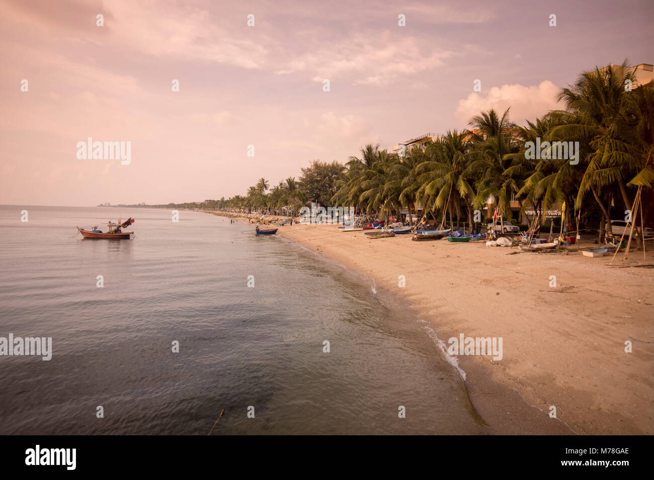 the Bang Saen Beach at the Town of Bangsaen in the Provinz Chonburi in ...