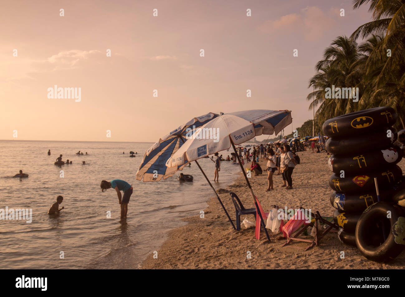 the Bang Saen Beach at the Town of Bangsaen in the Provinz Chonburi in ...