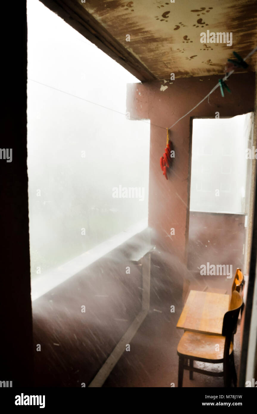 Extreme weather pouring rain storm hi-res stock photography and images ...