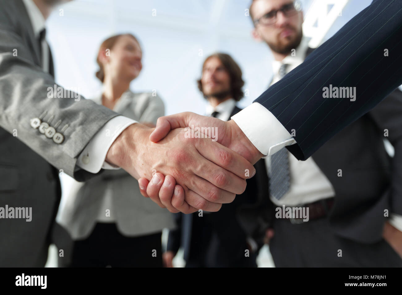 welcome and handshake business people before the talks Stock Photo - Alamy
