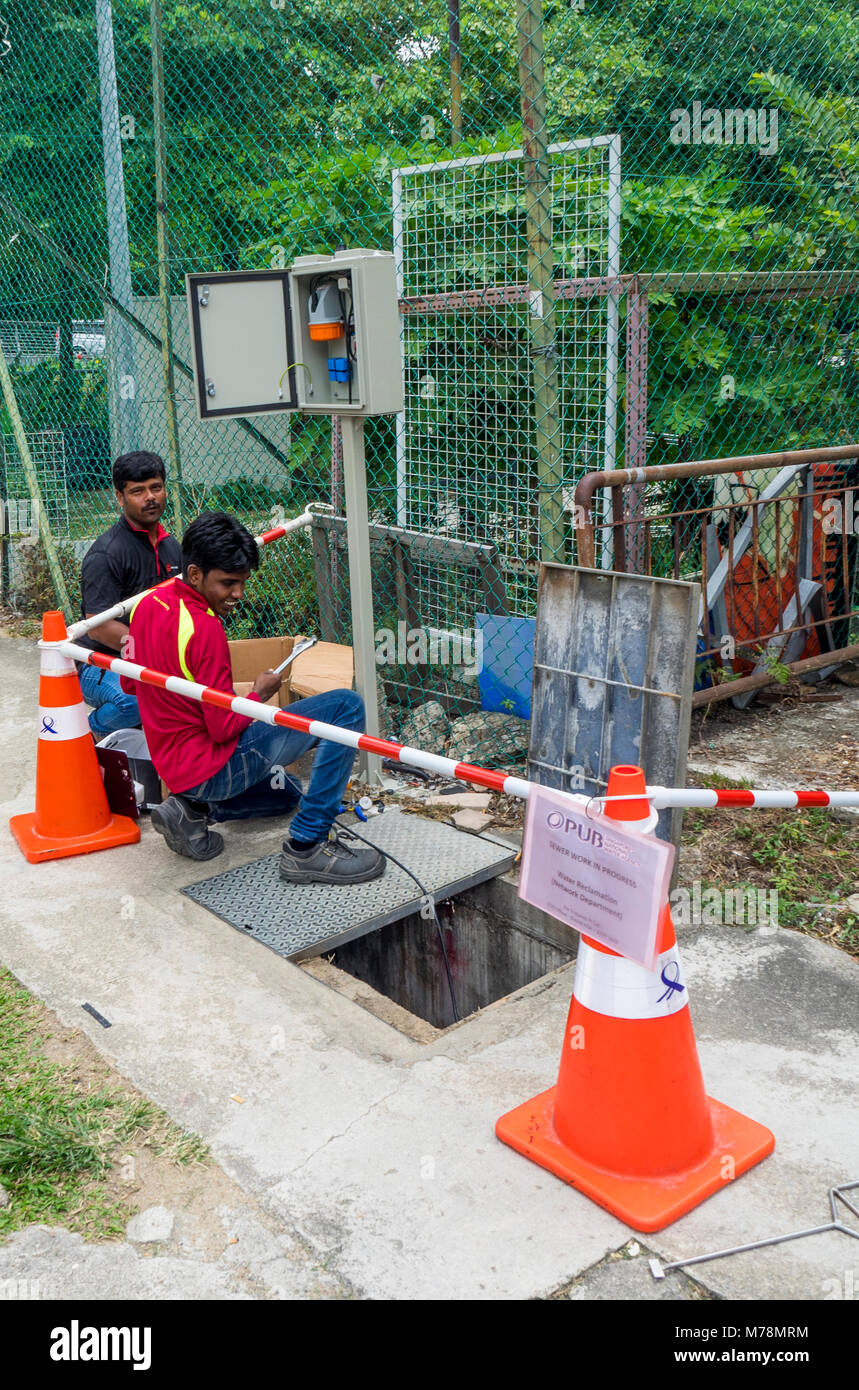 Sidewalk manhole hi-res stock photography and images - Alamy