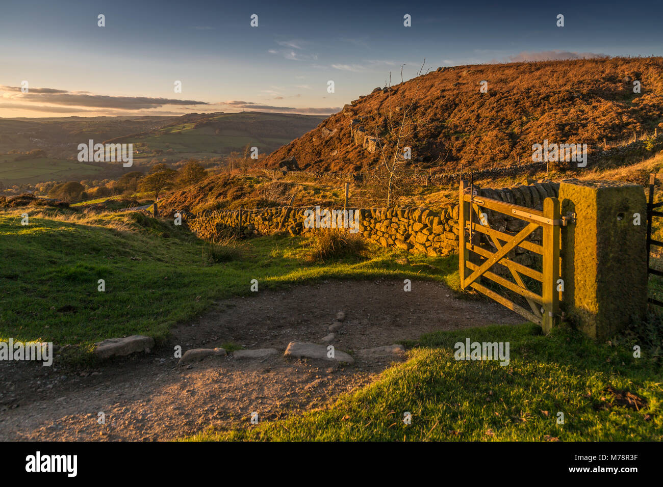 View of Curbar Edge from Baslow Edge, Baslow, Peak District National ...