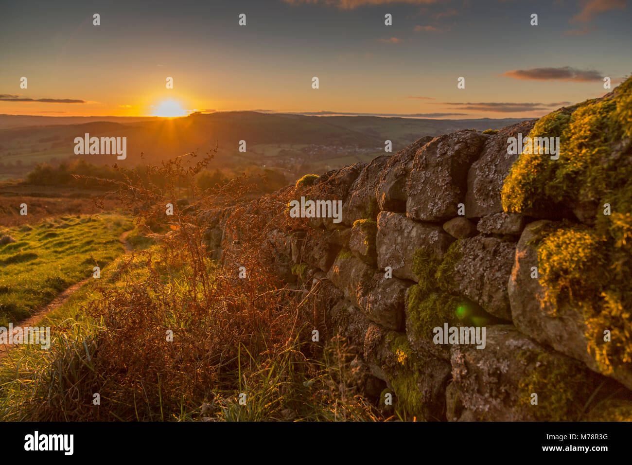 View of sunset from dry stone wall on Baslow Edge, Baslow, Peak ...