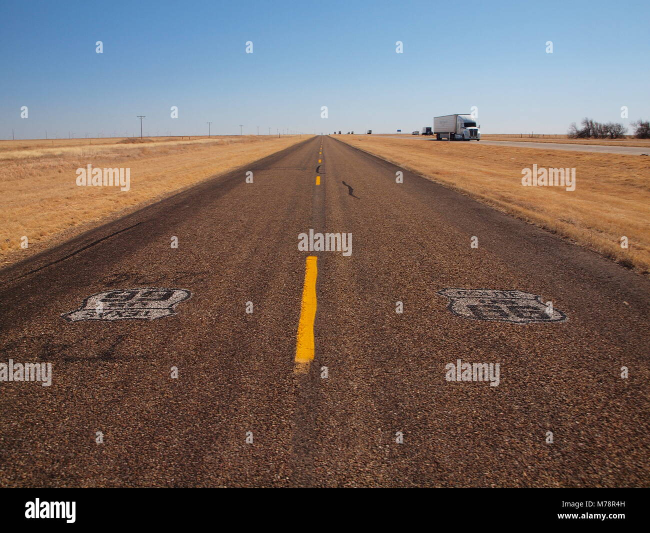 US RT 66 next to Interstate 40 in L:andergin, Texas Stock Photo - Alamy