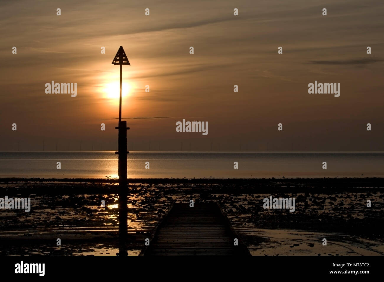 Silhouette jetty on beach sunrise hi-res stock photography and images ...
