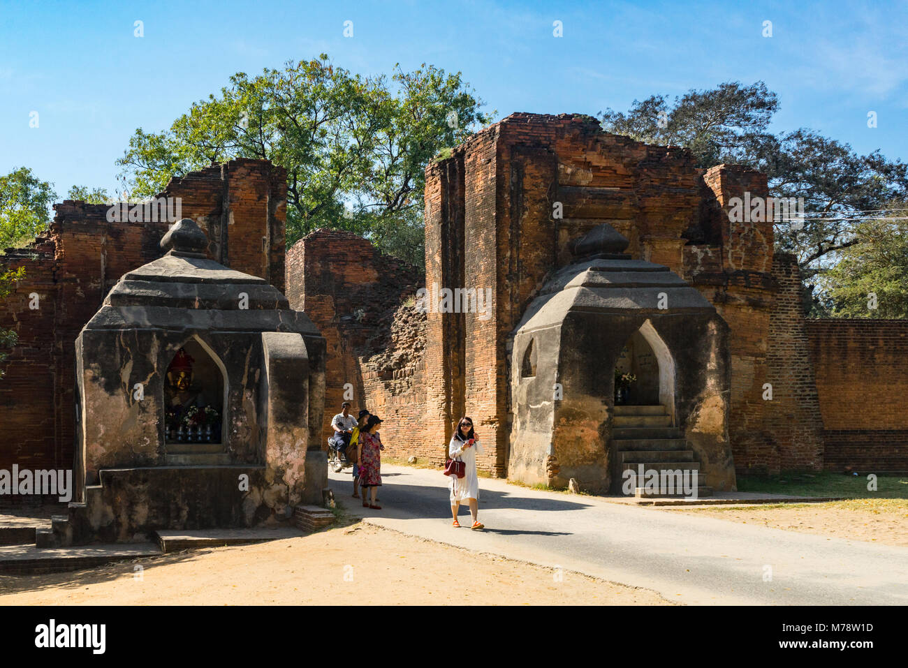 Tharabha gate bagan myanmar hi-res stock photography and images - Alamy
