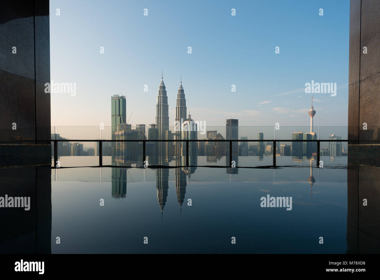 Swimming pool on top of building hi-res stock photography and images ...