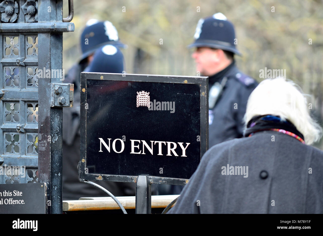 London, England, UK. No Entry sign and police officers at the gates of ...
