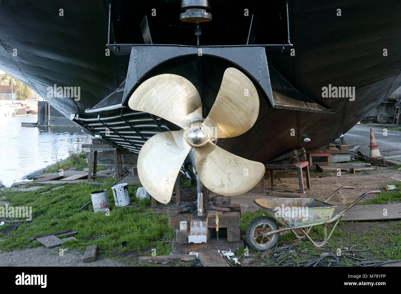 barge construction site Stock Photo - Alamy